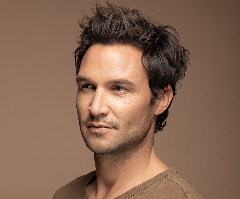 Reynald, le chanteur surfeur qui nous fait respirer • Creative City