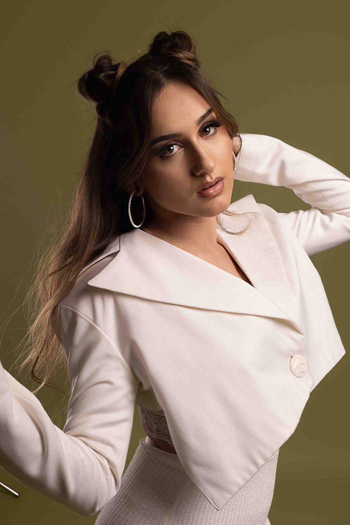 Mélanie Roux incapable d’aimer dans "Suffisant", un 1er clip prometteur ...